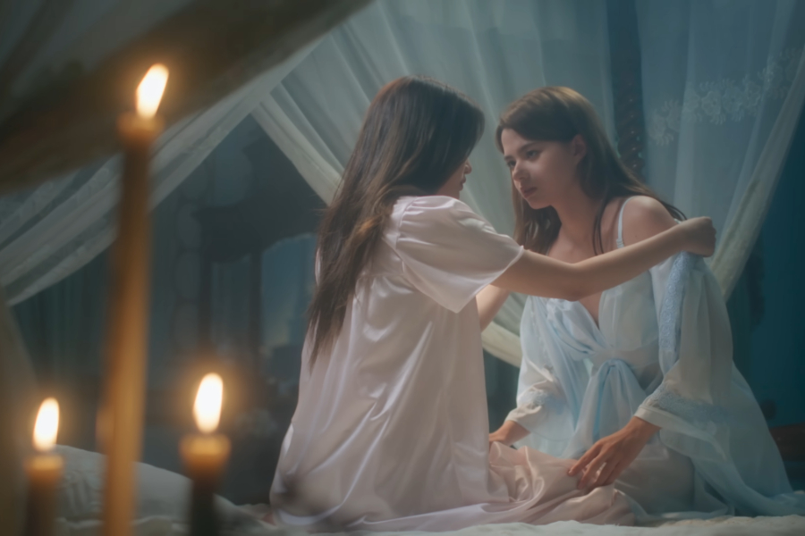 裸身共浴、激情床戲！百合泰劇《The Loyal Pin》流淌滿滿女女情慾！ | LalaTai 拉拉台